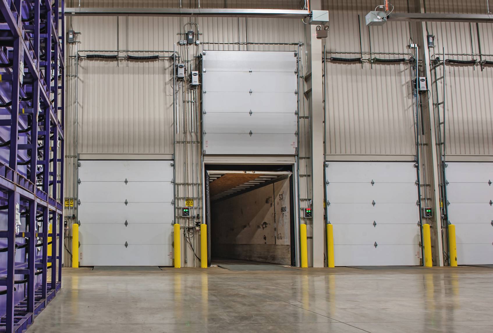 Garage bay doors | Insulated sandwich | C.H.I. Overhead Doors